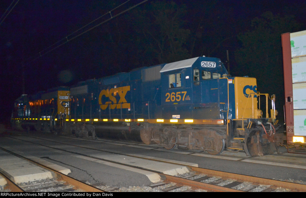CSX GP40-2 6160/GP38-2 2657 on C746-24
